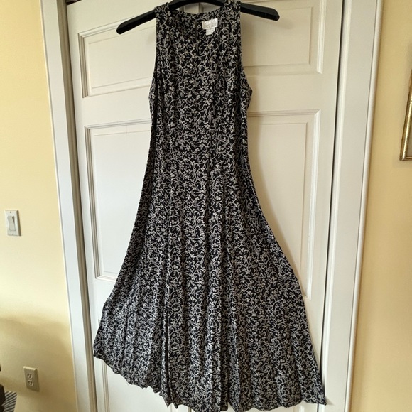 Moda International | Dresses | Moda International Sleeveless Mid Length ...